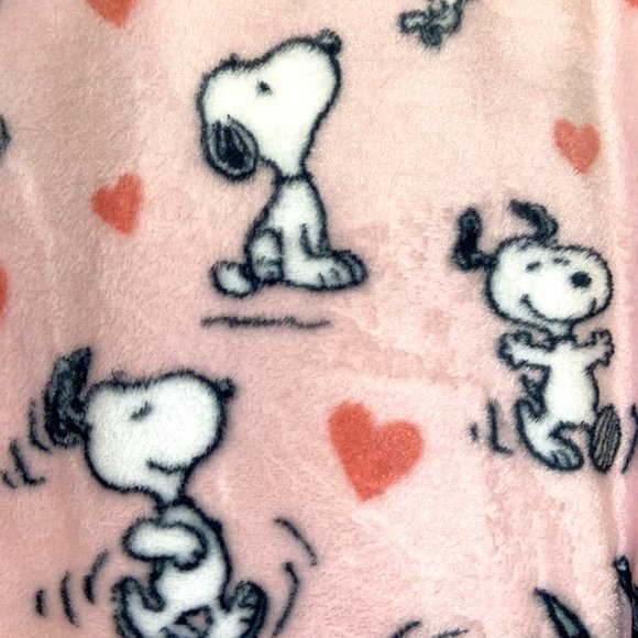 Peanuts | Bedding | Snoopy Valentines Day 224 Throw Blanket By ...